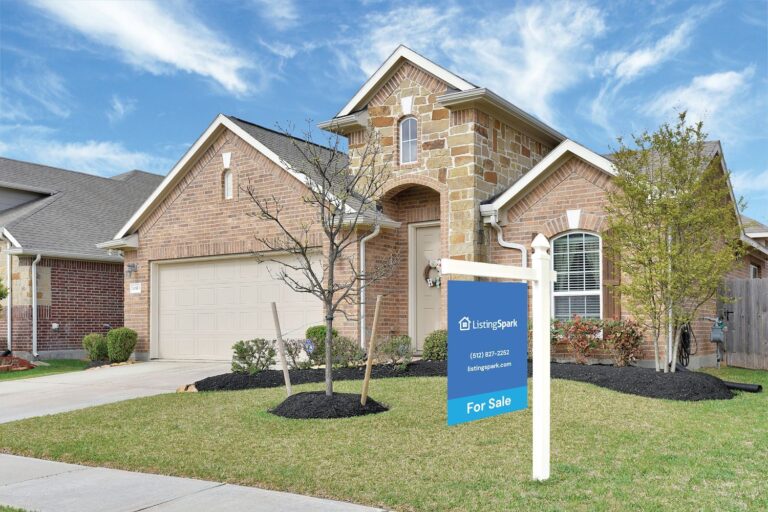 How does ListingSpark's online real estate software work?